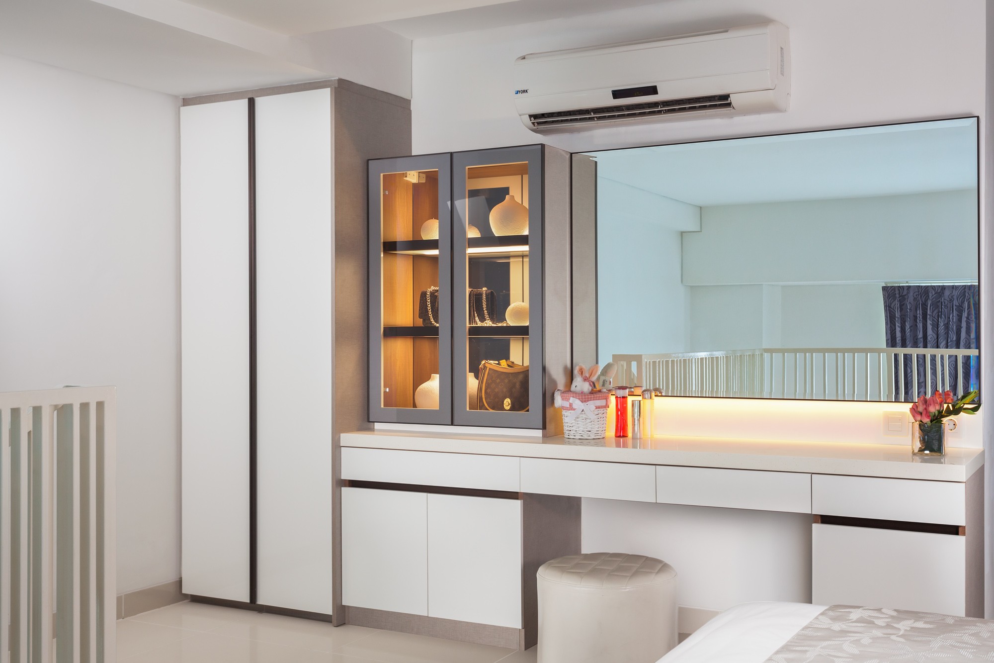 Neo SOHO Bedroom - METRIC - Premium Cabinetry System